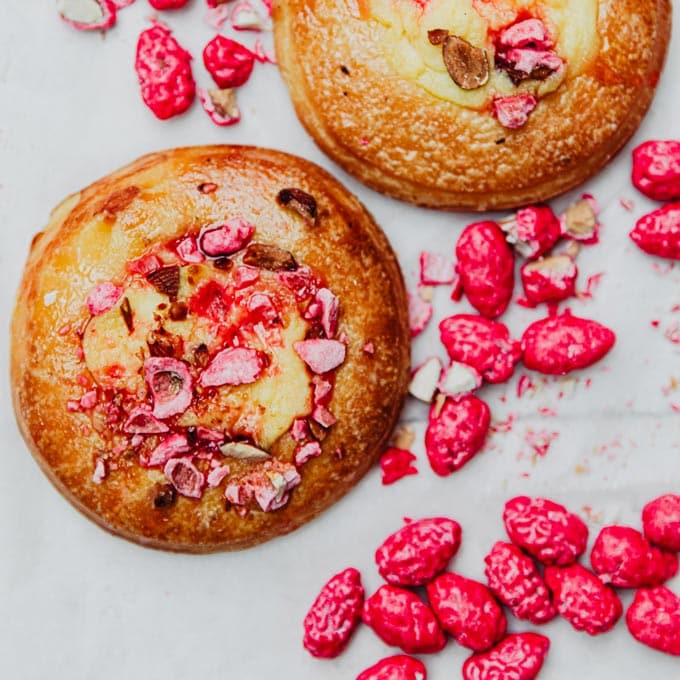 Recette - Tarte à la praline | La Grande Épicerie